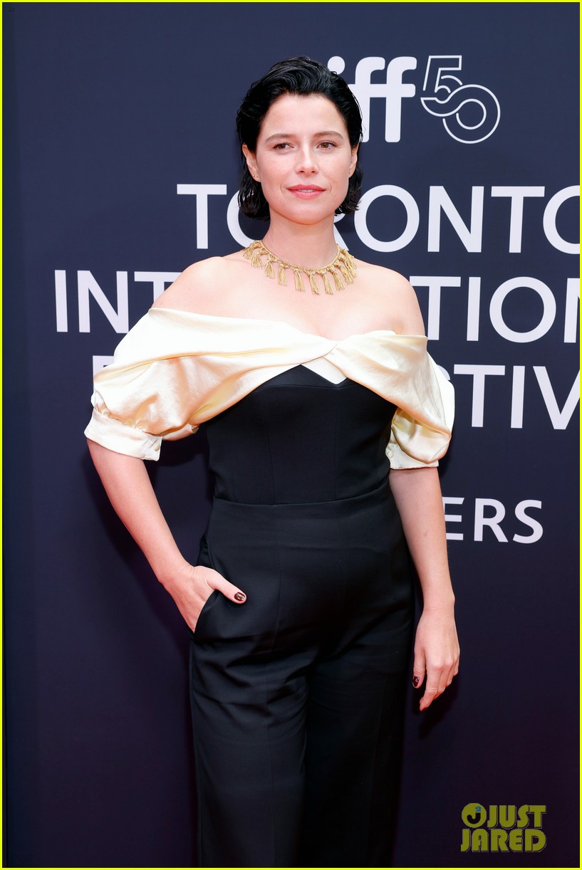Paul Mescal & Jessie Buckley Premiere New Movie 'Hamnet' at TIFF 2025 ...