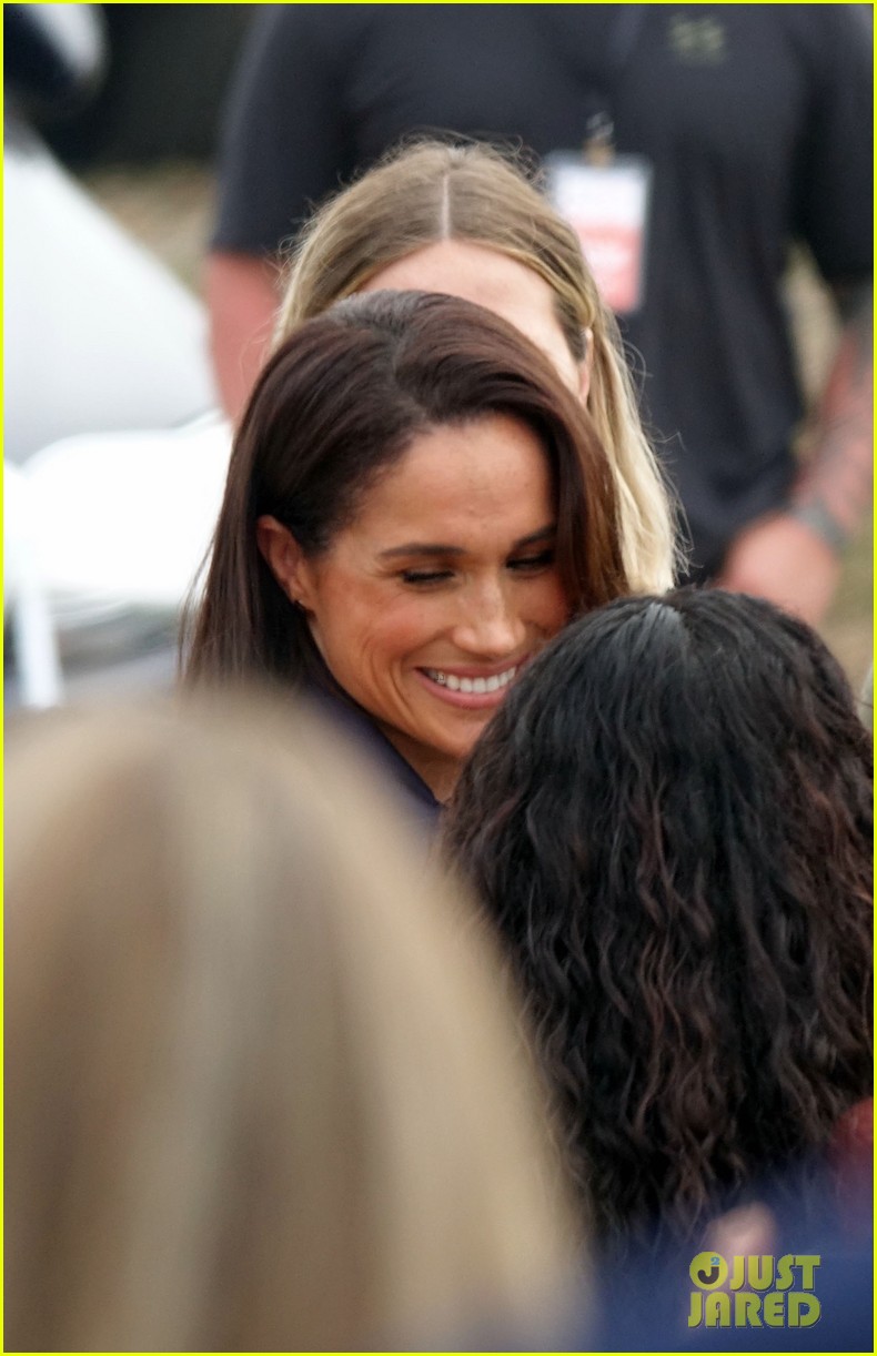 Prince Harry & Meghan Markle Make Surprise Appearance at First Responders Benefit Concert After ...