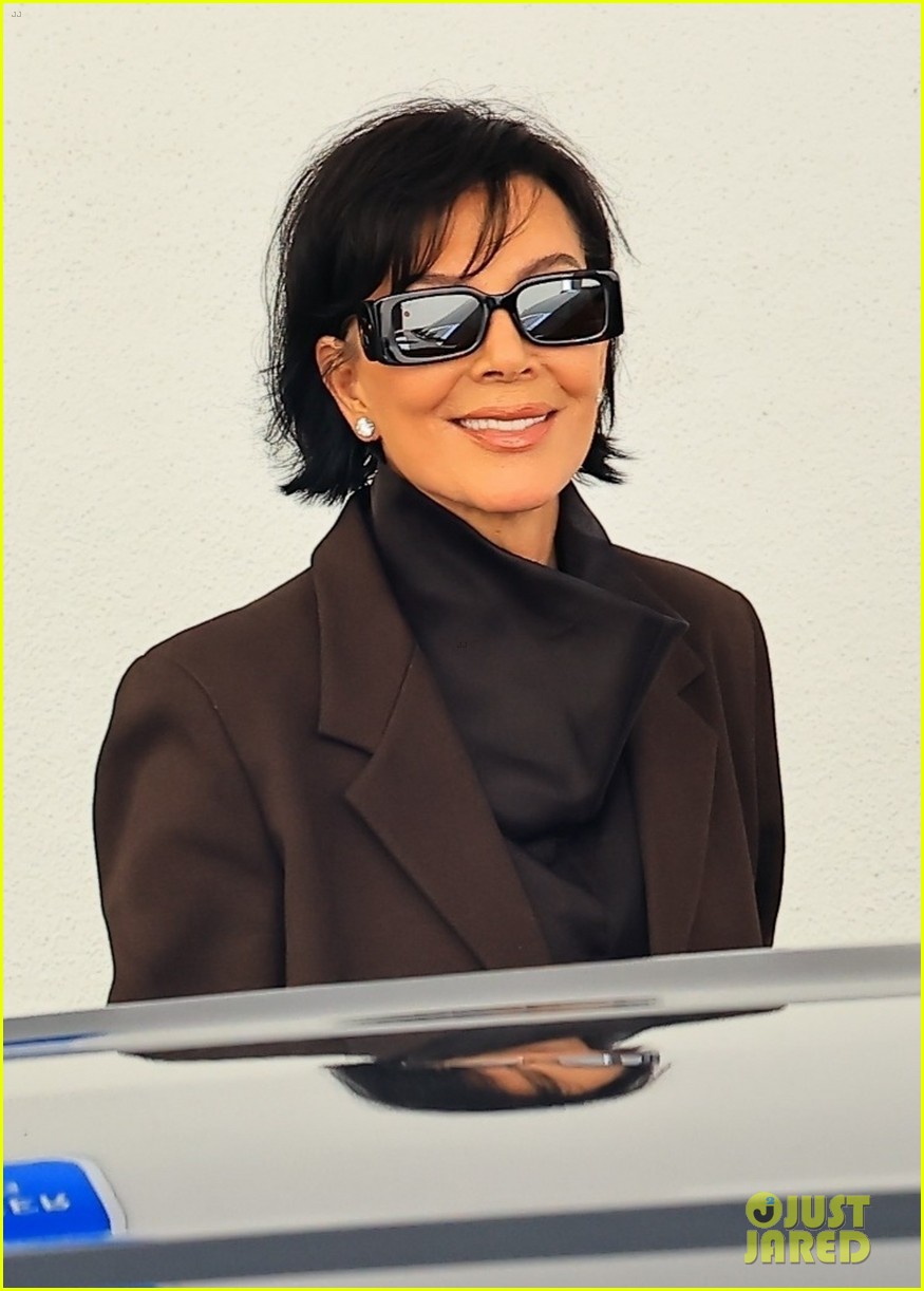 Kris Jenner & Lauren Sanchez Spotted Enjoying a Day Out Together in ...