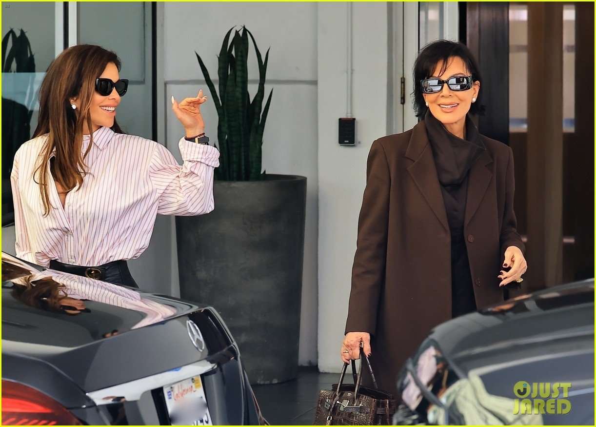 Kris Jenner & Lauren Sanchez Spotted Enjoying a Day Out Together in ...