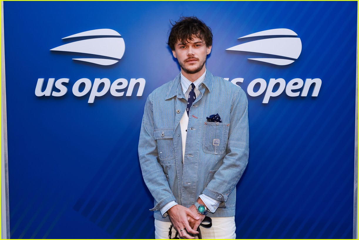 'The Bear' Stars Jeremy Allen White & Ebon Moss-Bachrach Reunite ...