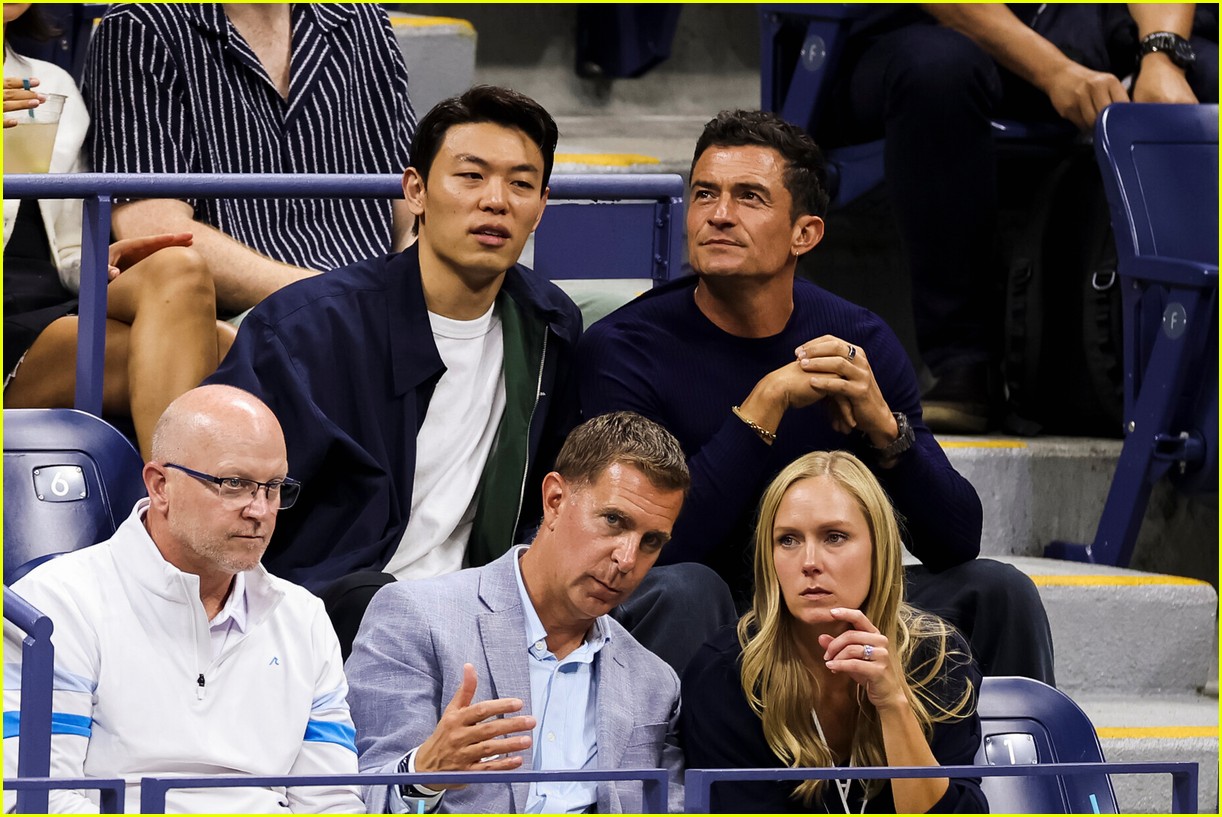 'The Bear' Stars Jeremy Allen White & Ebon Moss-Bachrach Reunite ...