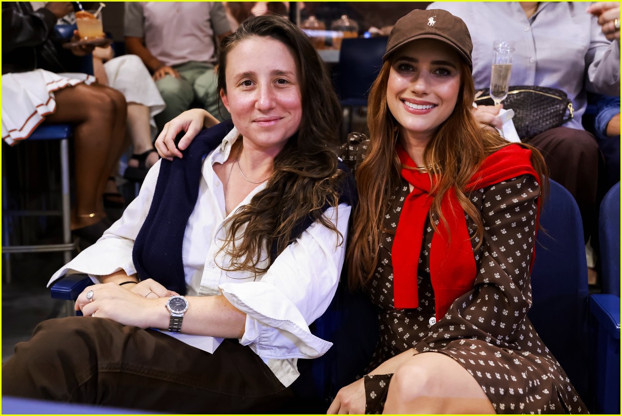 'The Bear' Stars Jeremy Allen White & Ebon Moss-Bachrach Reunite ...