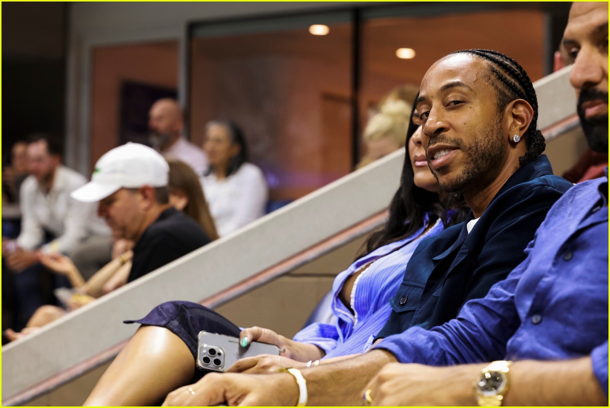 'The Bear' Stars Jeremy Allen White & Ebon Moss-Bachrach Reunite ...