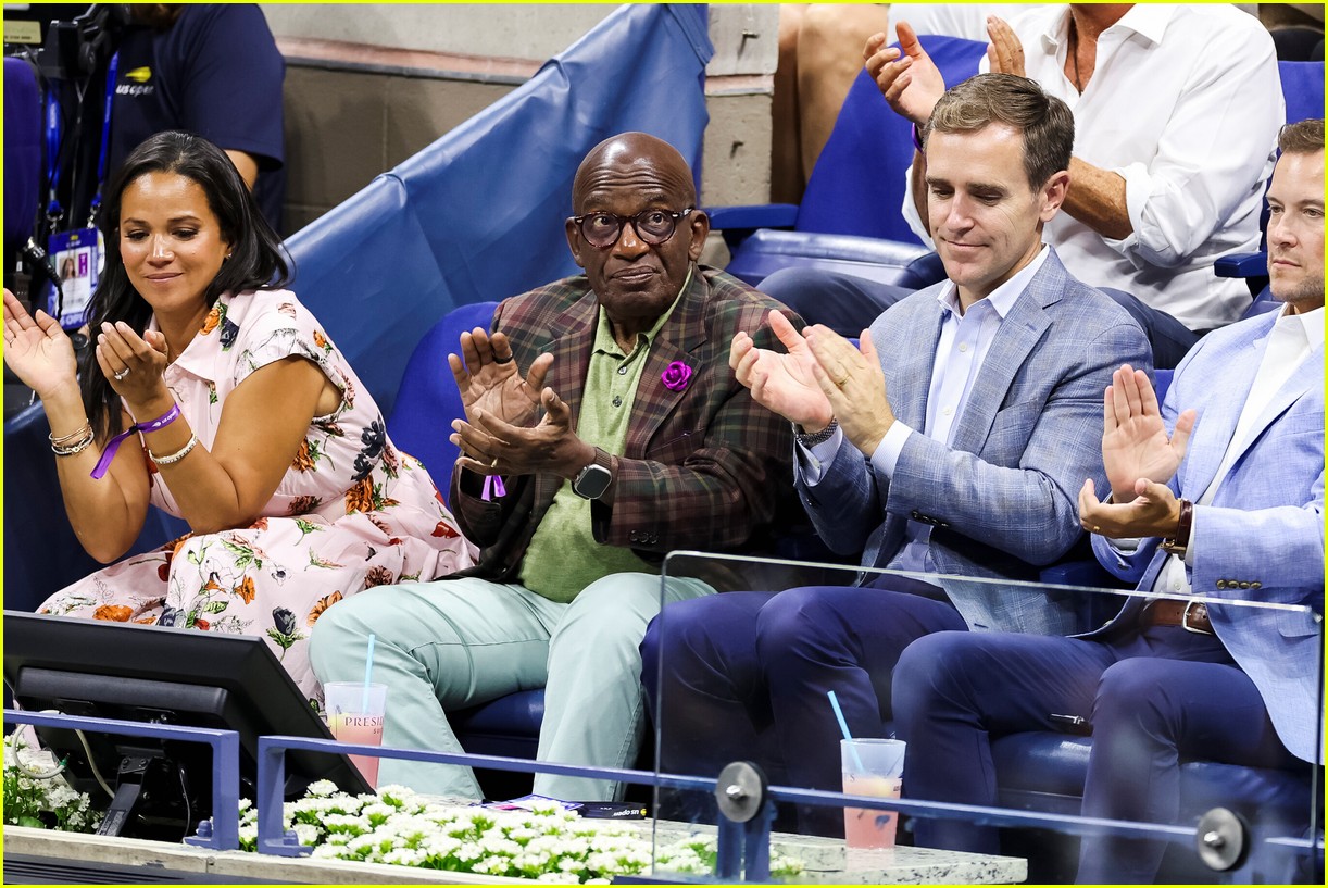 'The Bear' Stars Jeremy Allen White & Ebon Moss-Bachrach Reunite ...