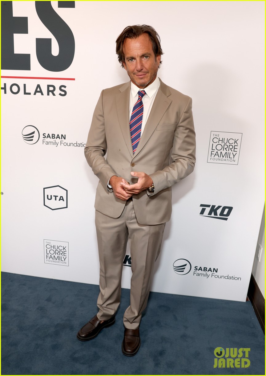 Jennifer Lopez Stuns in Plunging Floral Gown for YES Scholars Gala: Photo 5197644 | Jason ...