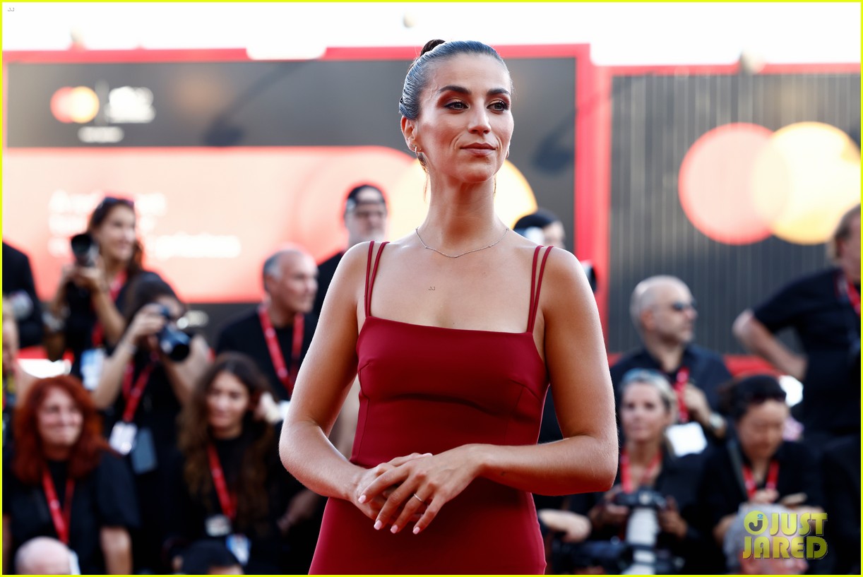 Emily Blunt & Dwayne 'The Rock' Johnson Reunite for 'The Smashing ...