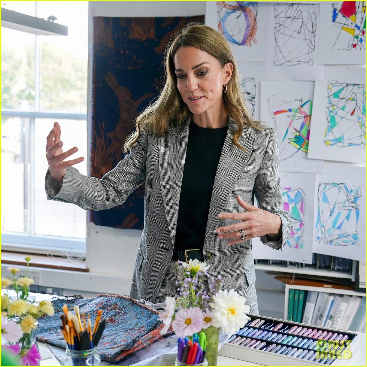 Kate Middleton Looks Stylish While Touring British Textile Mills - See ...