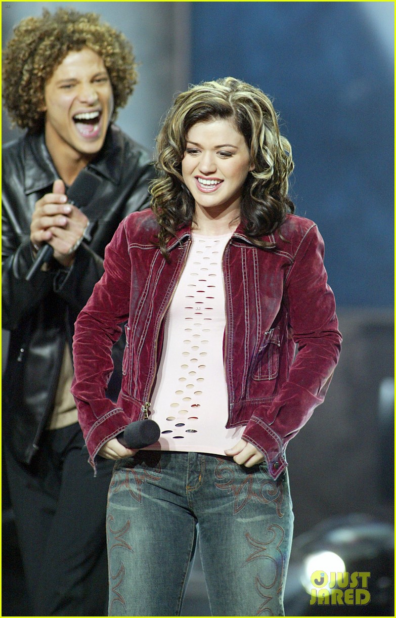 Kelly Clarkson Returns to Social Media to Reflect on Winning 'American ...