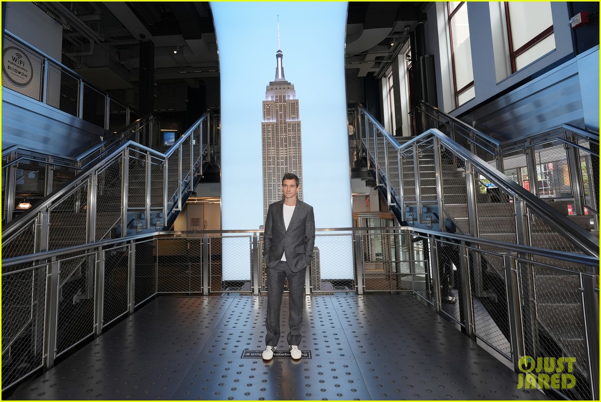 'Law & Order' Cast Visits the Empire State Building for Photo Call ...