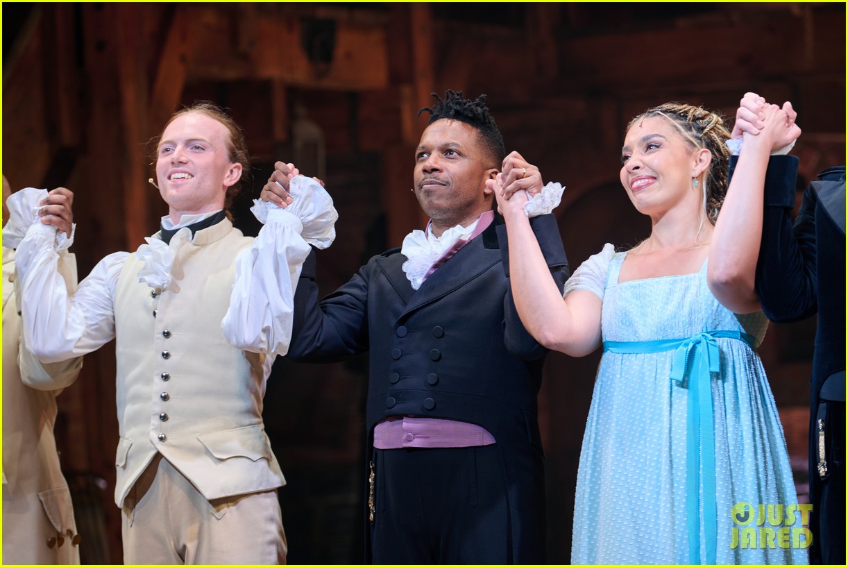 Leslie Odom Jr Gets Roaring Applause In Triumphant Return to 'Hamilton ...