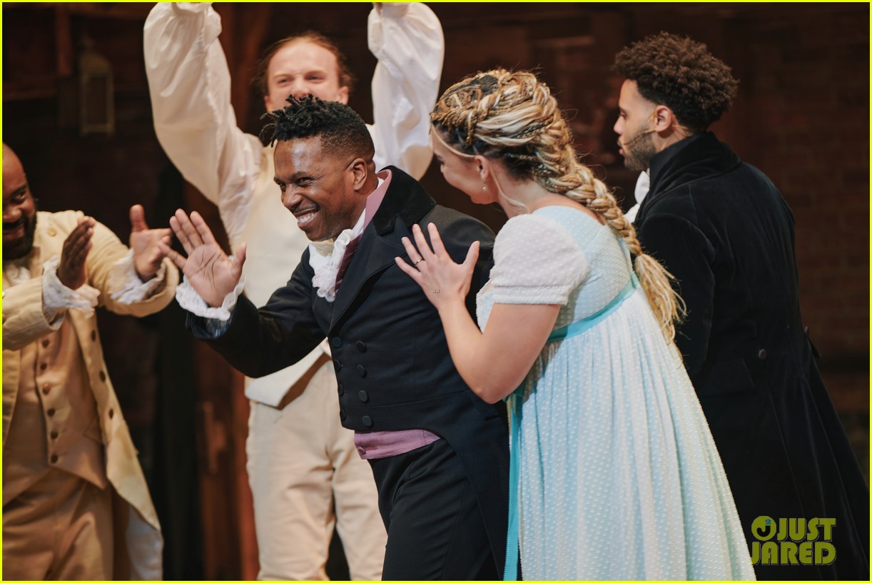 Leslie Odom Jr Gets Roaring Applause In Triumphant Return to 'Hamilton ...