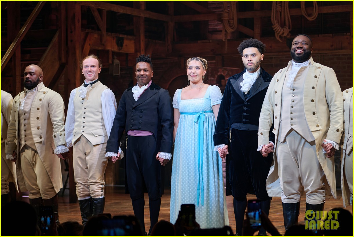 Leslie Odom Jr Gets Roaring Applause In Triumphant Return to 'Hamilton ...