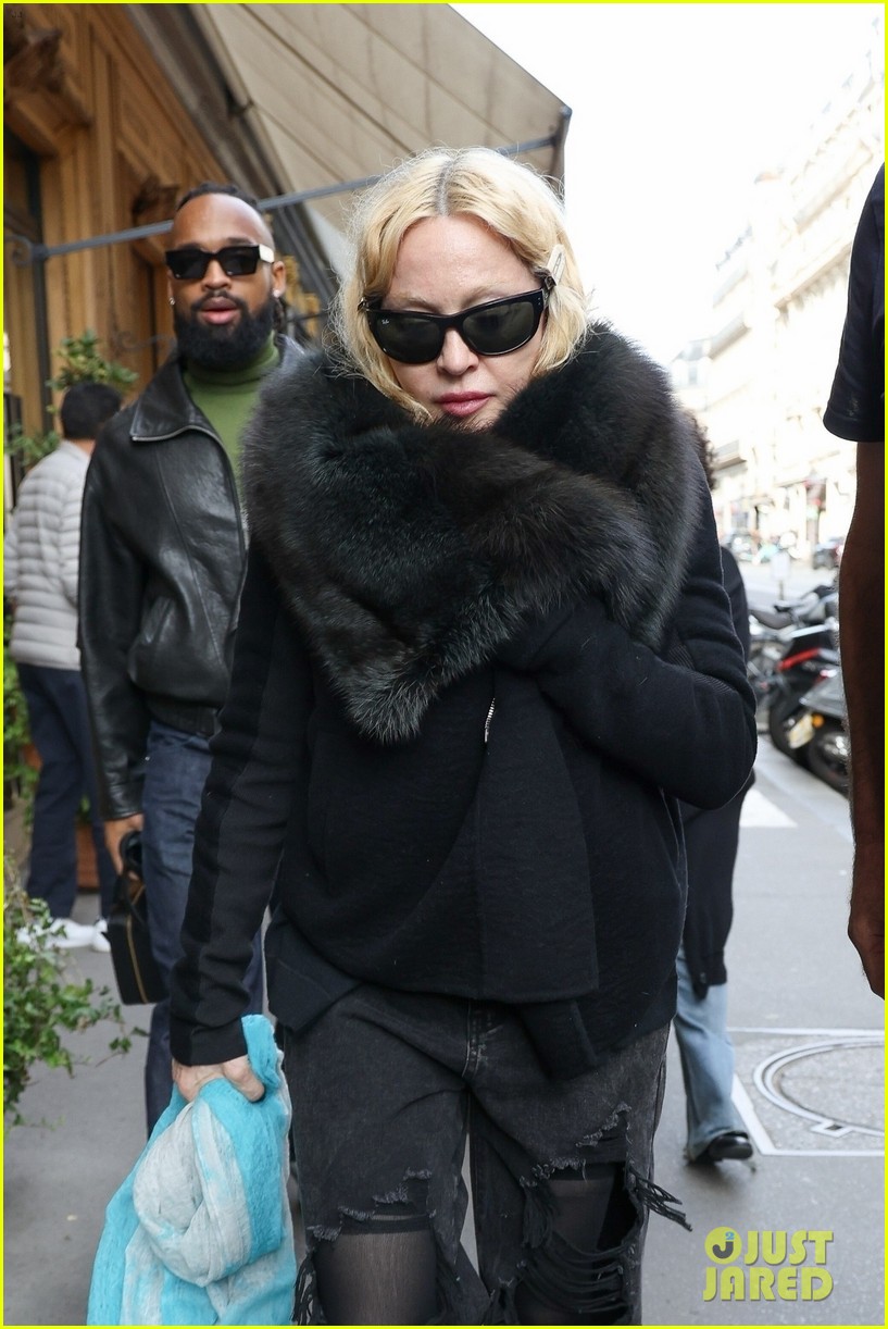 Madonna & Boyfriend Akeem Morris Enjoy Parisian Stroll During Paris ...