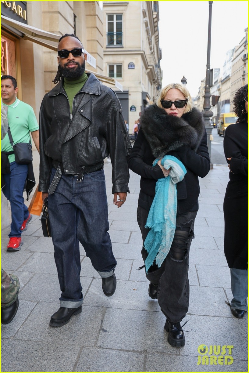 Madonna & Boyfriend Akeem Morris Enjoy Parisian Stroll During Paris Fashion Week: Photo 5209648 ...