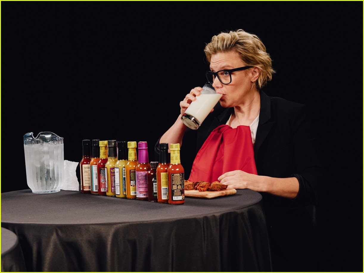 Kate McKinnon Reveals What People Don't Know About SNL's Lorne Michaels ...