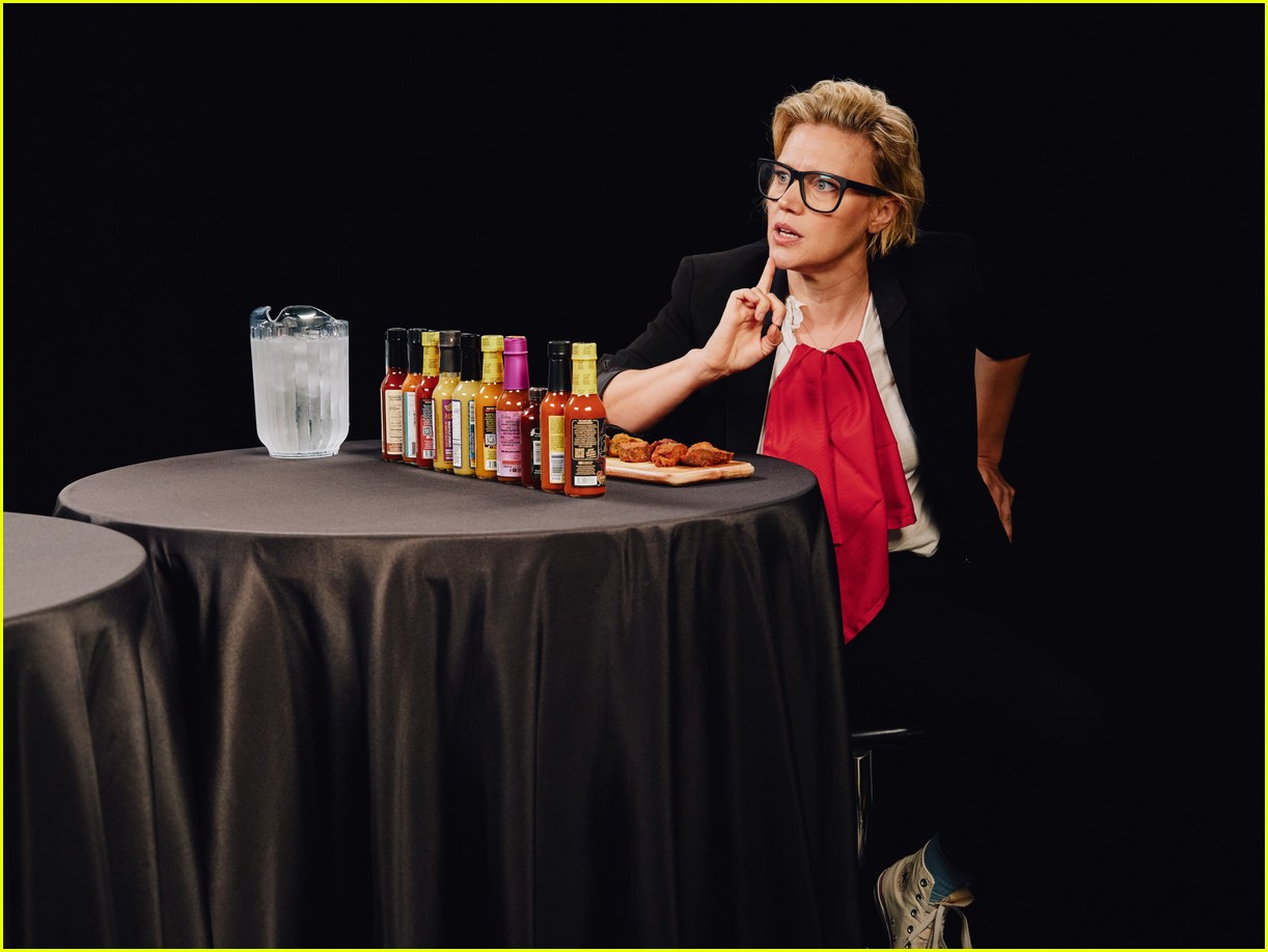 Kate McKinnon Reveals What People Don't Know About SNL's Lorne Michaels ...