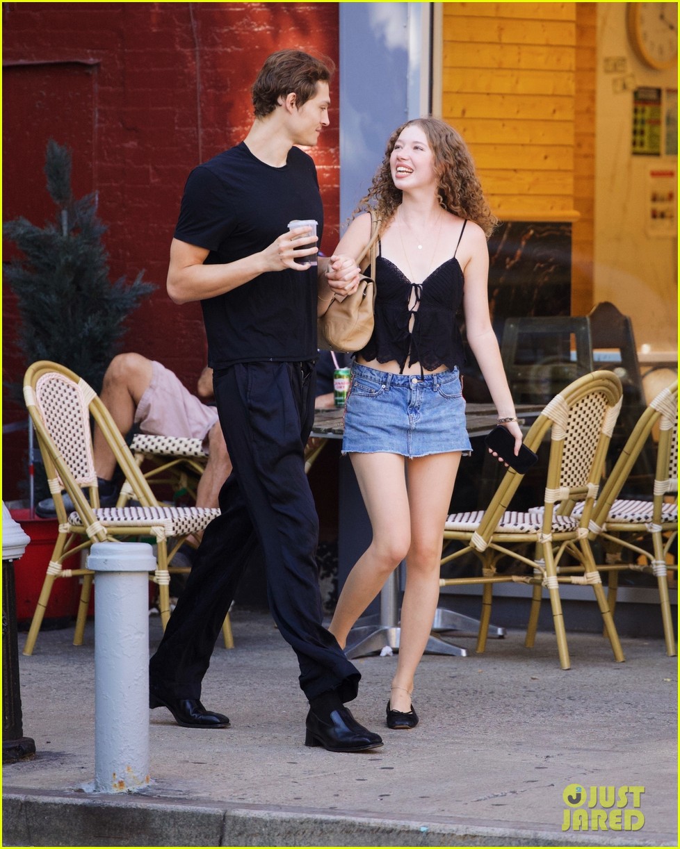 Mingus Reedus Holds Hands with Mystery Girl After Recent Arrest: Photo ...