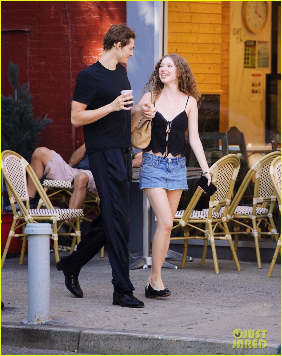 Mingus Reedus Holds Hands with Mystery Girl After Recent Arrest: Photo ...
