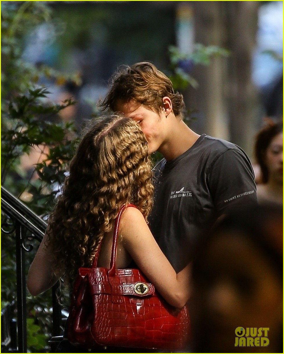 Mingus Reedus Flaunts PDA, Spotted Kissing Mystery Girl In Latest NYC ...