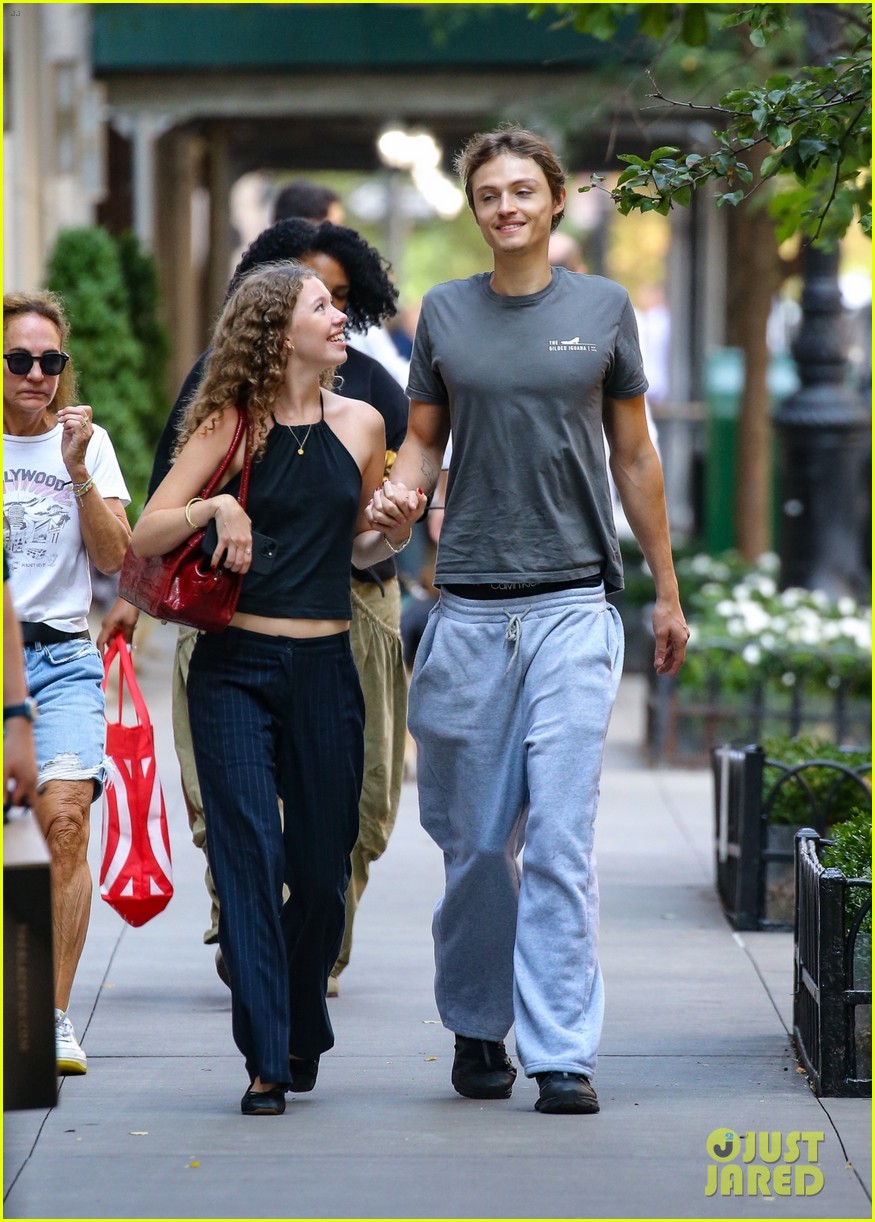 Mingus Reedus Flaunts PDA, Spotted Kissing Mystery Girl In Latest NYC ...