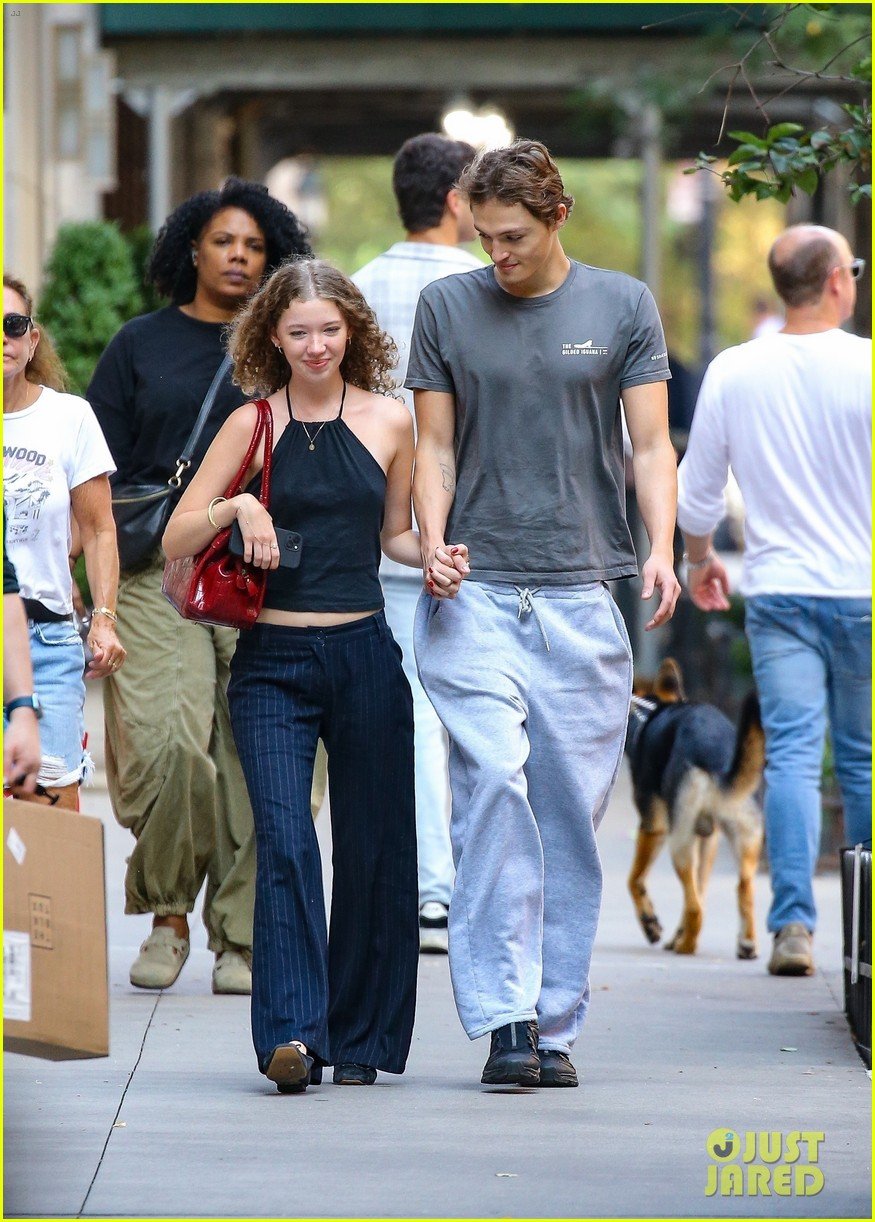 Mingus Reedus Flaunts PDA, Spotted Kissing Mystery Girl In Latest NYC ...