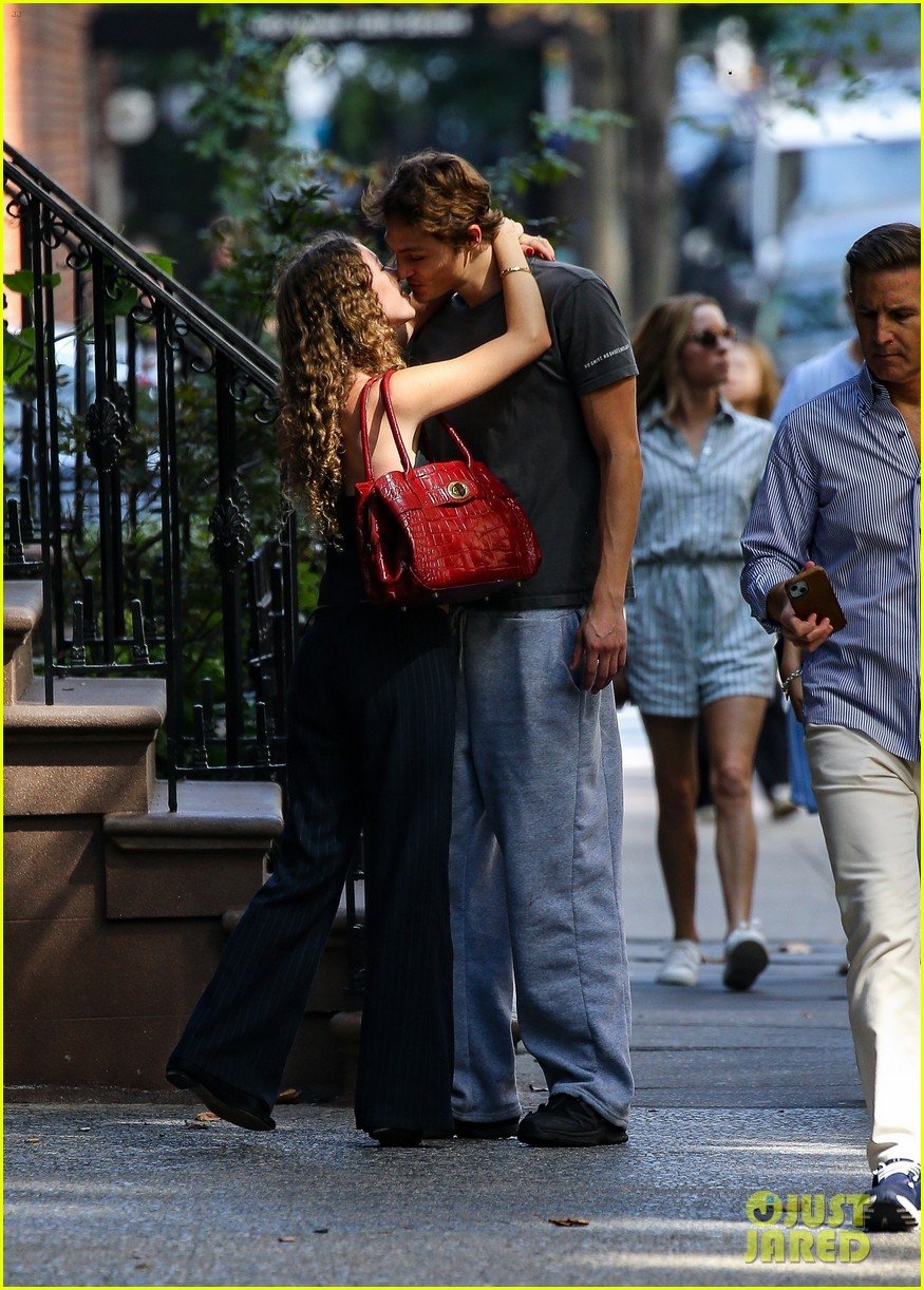 Mingus Reedus Flaunts PDA, Spotted Kissing Mystery Girl In Latest NYC ...