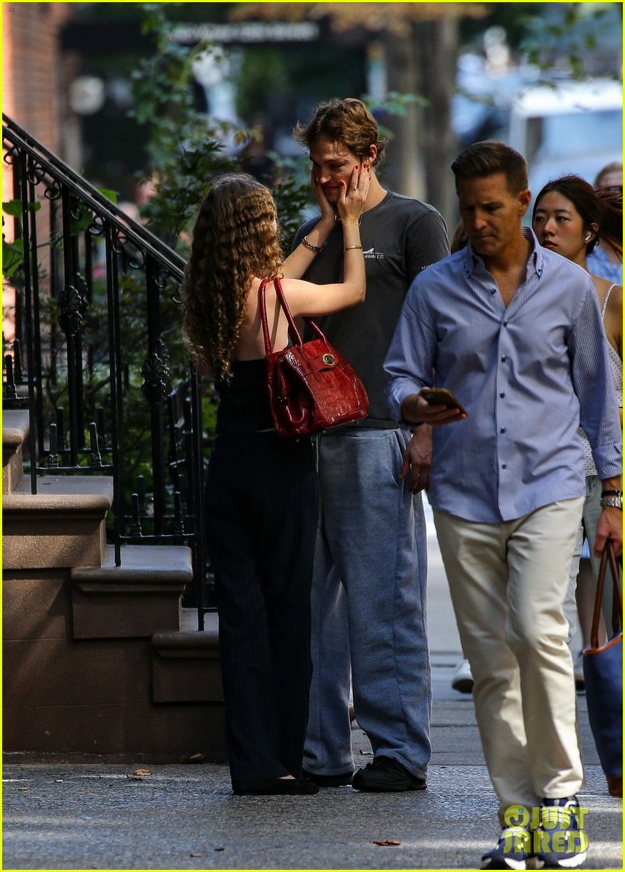 Mingus Reedus Flaunts PDA, Spotted Kissing Mystery Girl In Latest NYC ...