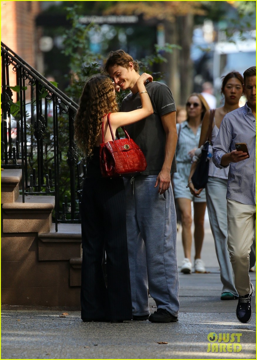 Mingus Reedus Flaunts PDA, Spotted Kissing Mystery Girl In Latest NYC ...