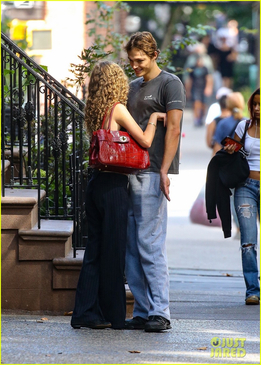 Mingus Reedus Flaunts PDA, Spotted Kissing Mystery Girl In Latest NYC ...