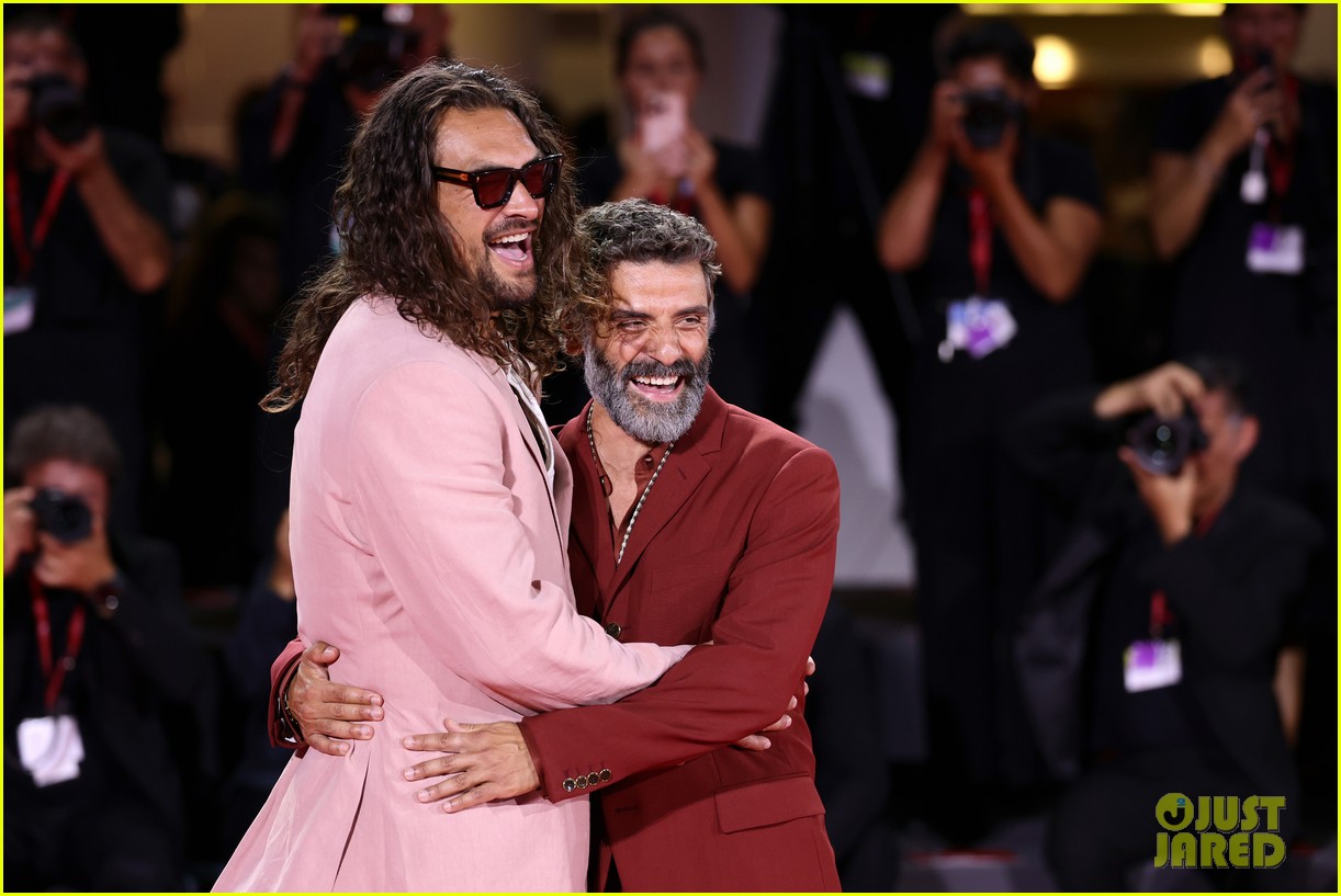 Jason Momoa Matches Pink Toenail Polish to His Pink Suit at Venice Film ...