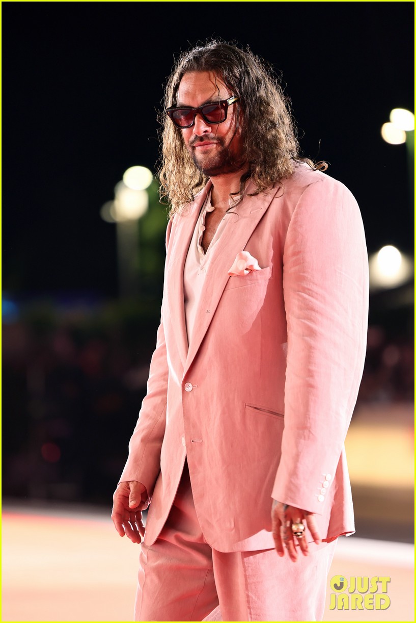 Jason Momoa Matches Pink Toenail Polish to His Pink Suit at Venice Film ...