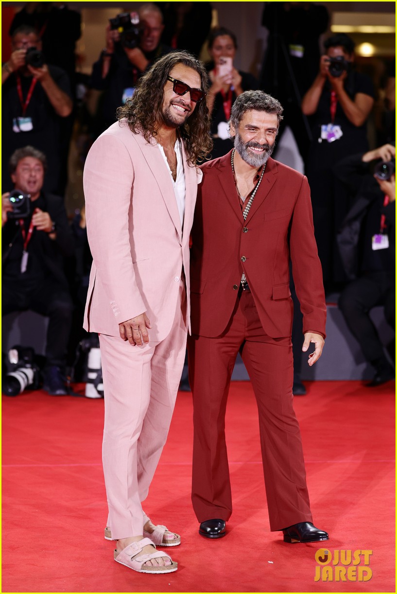 Jason Momoa Matches Pink Toenail Polish to His Pink Suit at Venice Film ...
