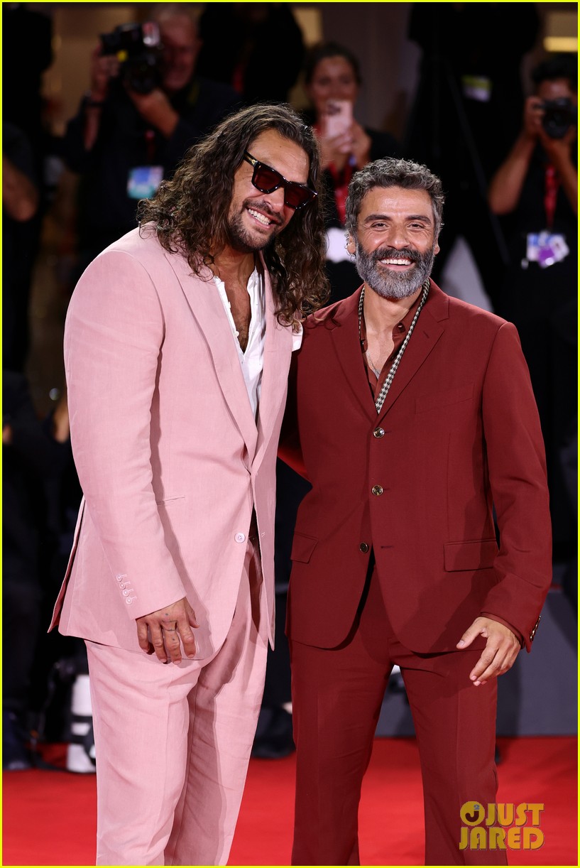 Jason Momoa Matches Pink Toenail Polish to His Pink Suit at Venice Film ...