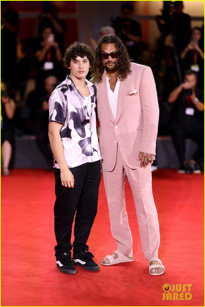 Jason Momoa Matches Pink Toenail Polish to His Pink Suit at Venice Film ...