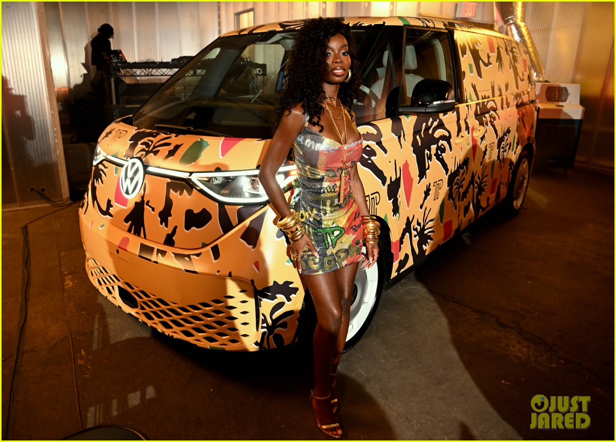 'Love Island USA' Star Olandria Carthen Makes Runway Debut In Sergio ...