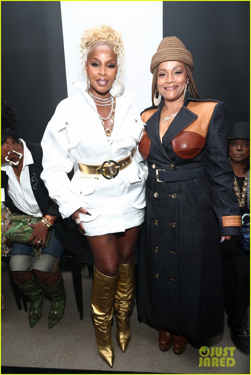 'Love Island USA' Star Olandria Carthen Makes Runway Debut In Sergio ...