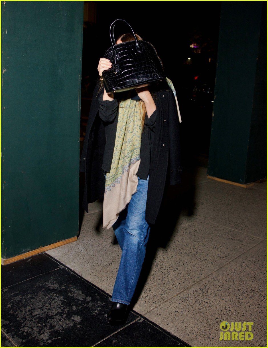 Mary-Kate & Ashley Olsen Make Rare Appearance Together While Attending NYFW Event : Photo ...