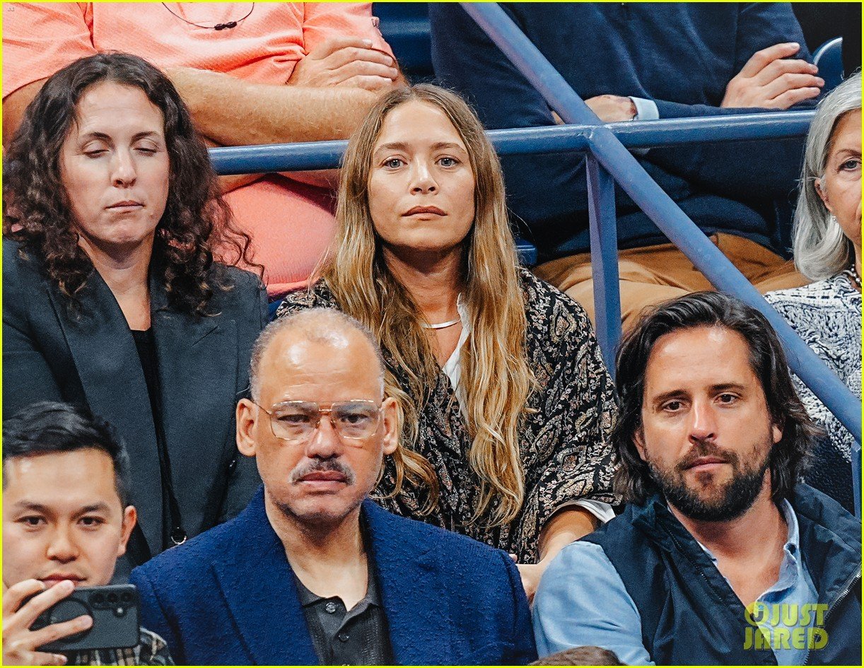 Mary-Kate & Ashley Olsen Make Rare Public Appearances on Different Coasts: Photo 5197498 ...