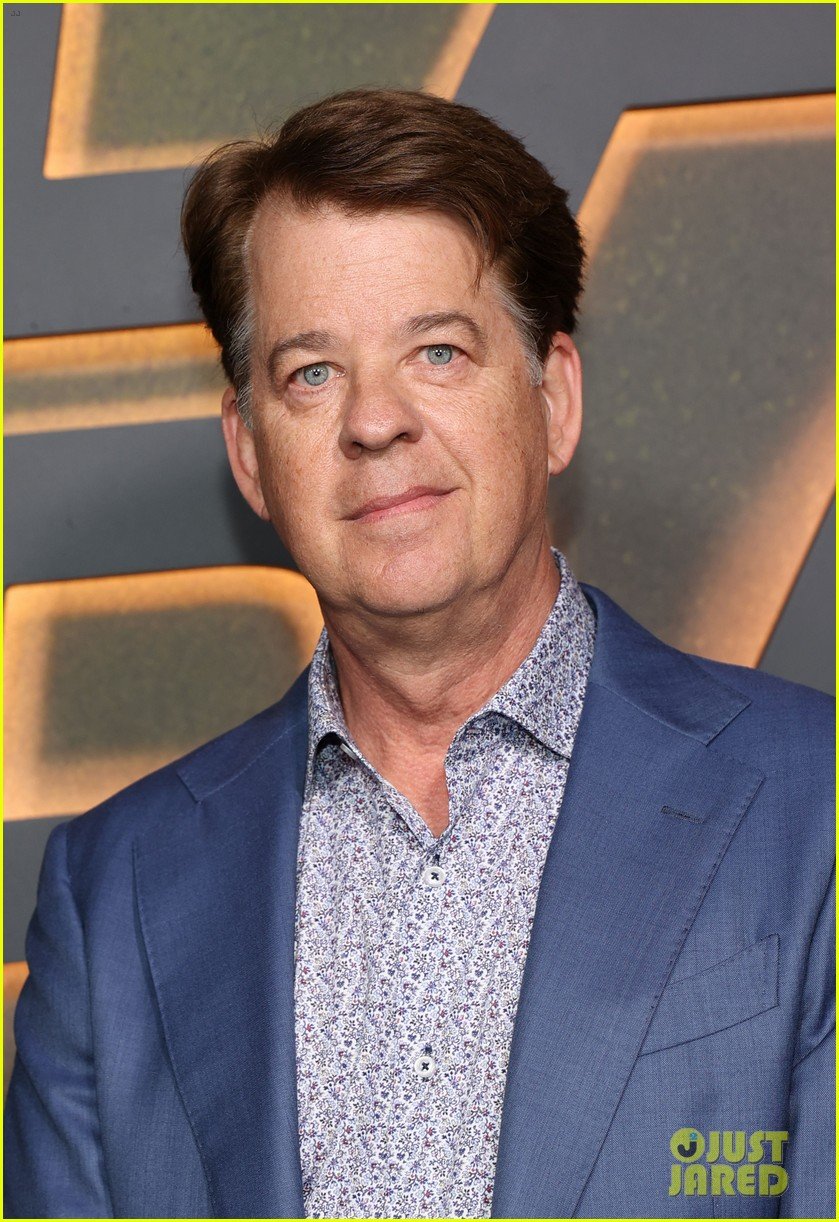 Jason Bateman Gets Support from 'Ozark' Co-Star Laura Linney at 'Black ...