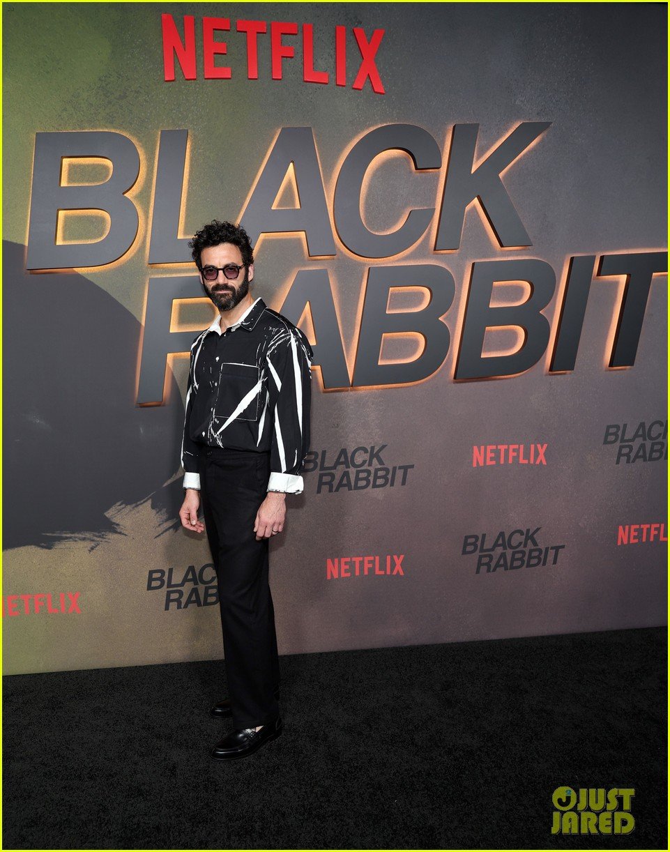 Jason Bateman Gets Support from 'Ozark' Co-Star Laura Linney at 'Black ...