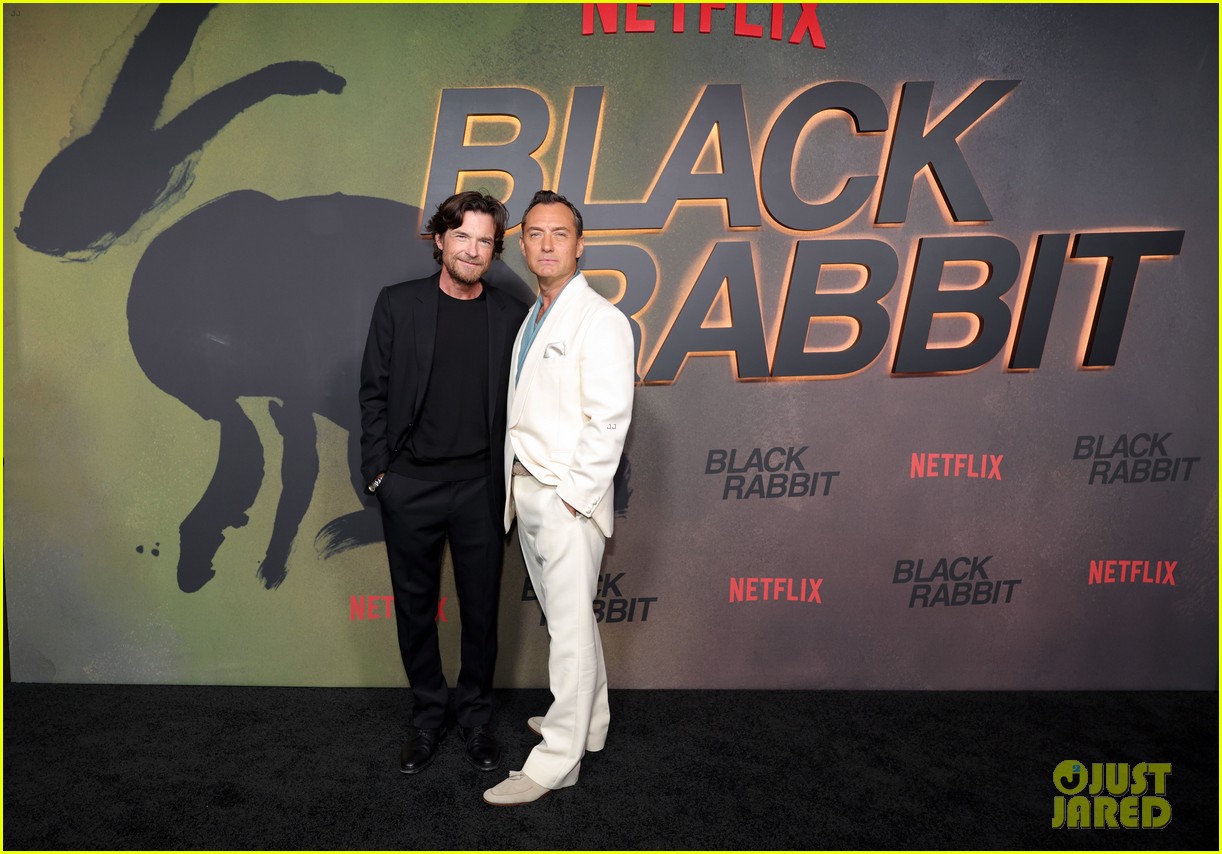 Jason Bateman Gets Support from 'Ozark' Co-Star Laura Linney at 'Black ...