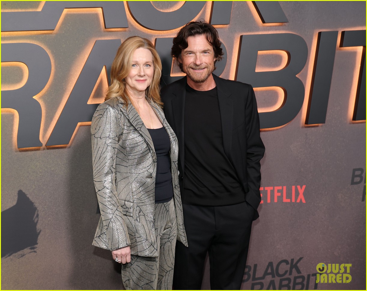 Jason Bateman Gets Support from 'Ozark' Co-Star Laura Linney at 'Black ...