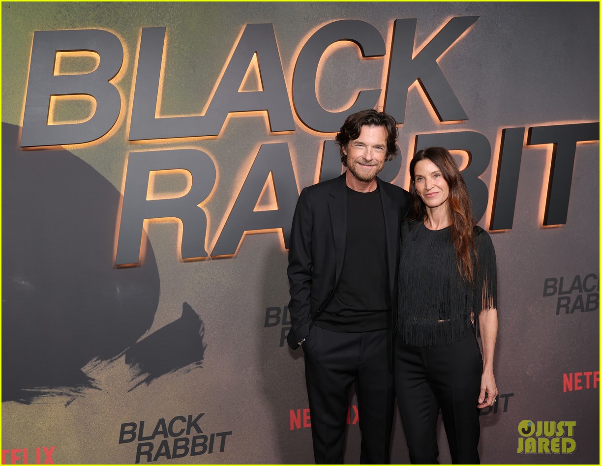 Jason Bateman Gets Support from 'Ozark' Co-Star Laura Linney at 'Black ...