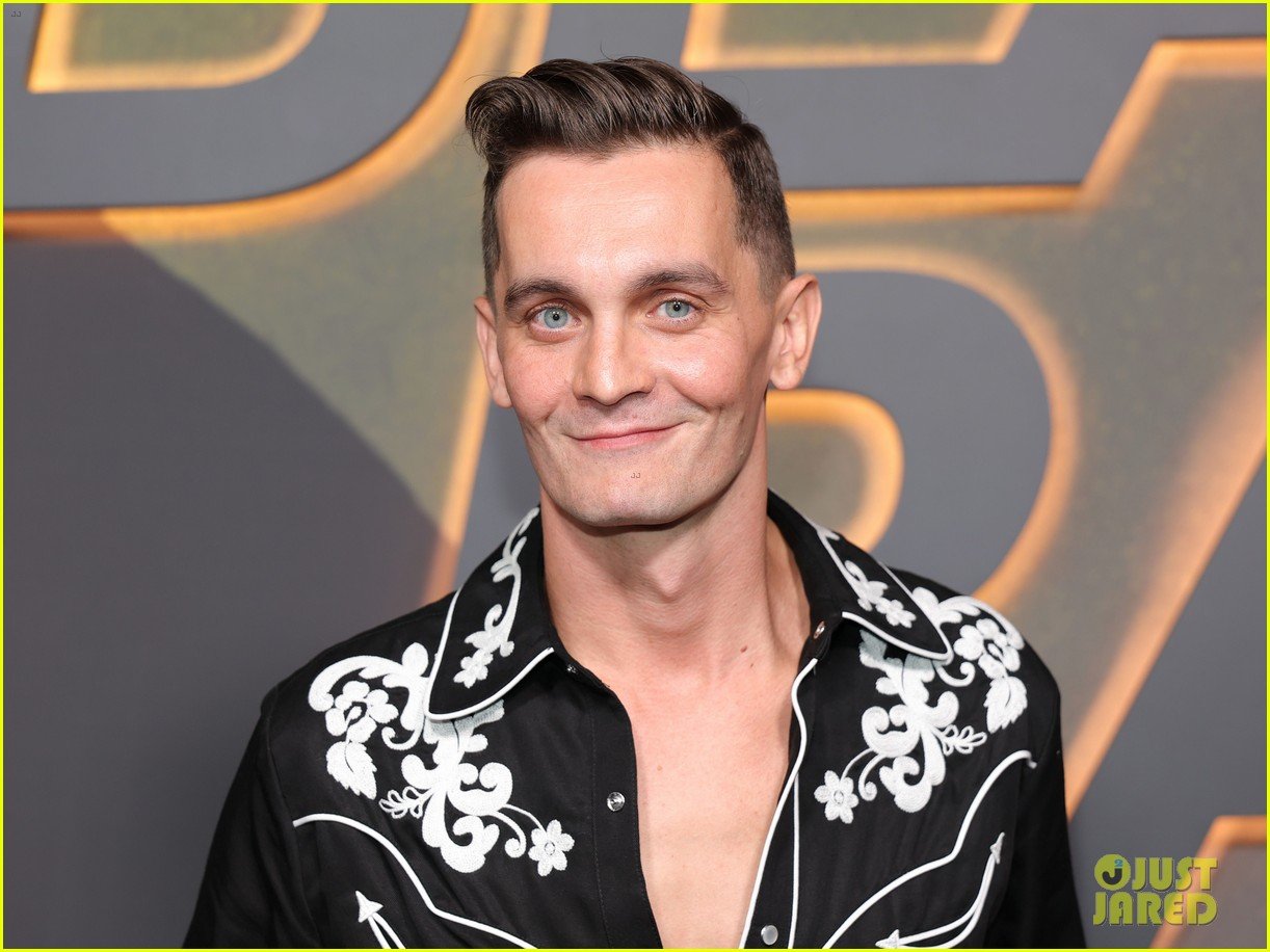 Jason Bateman Gets Support from 'Ozark' Co-Star Laura Linney at 'Black ...