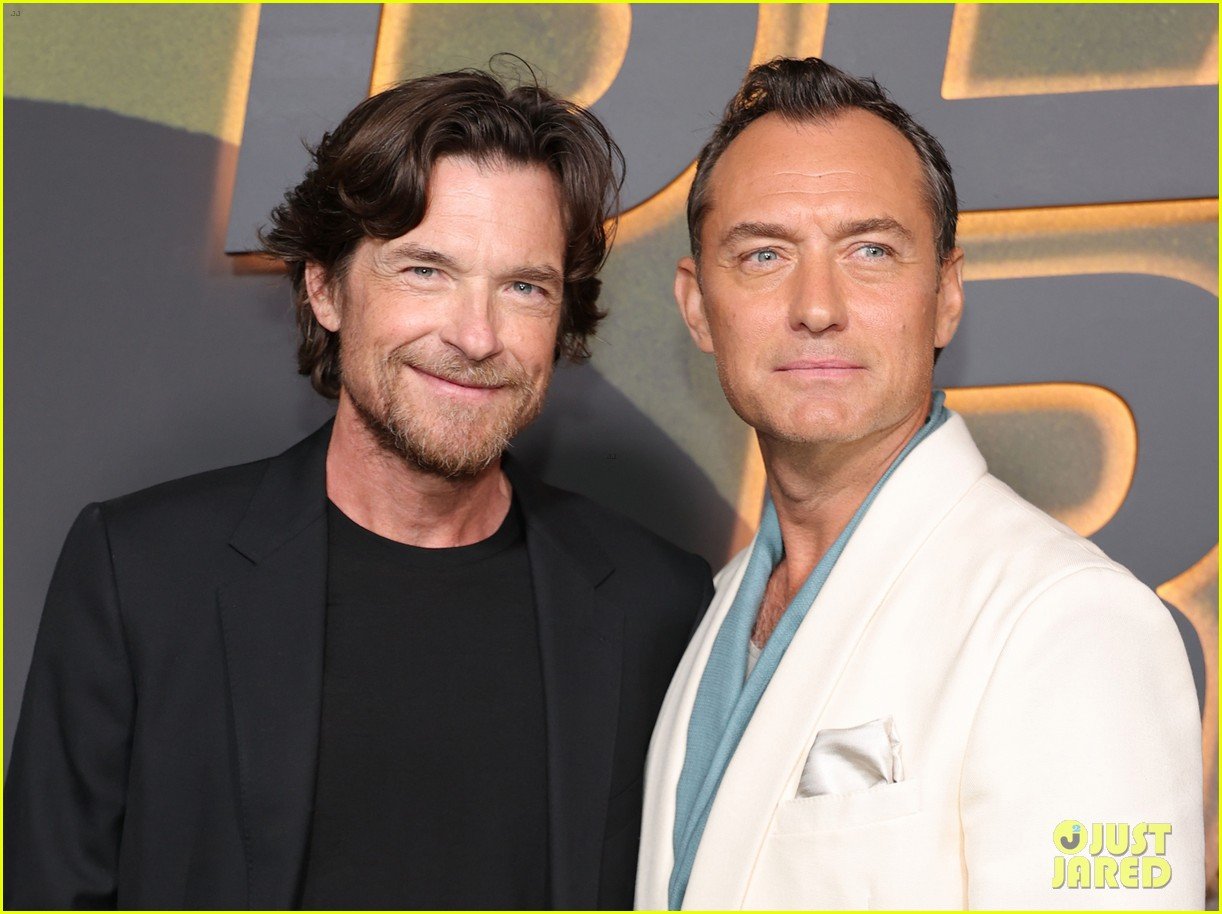 Jason Bateman Gets Support from 'Ozark' Co-Star Laura Linney at 'Black ...