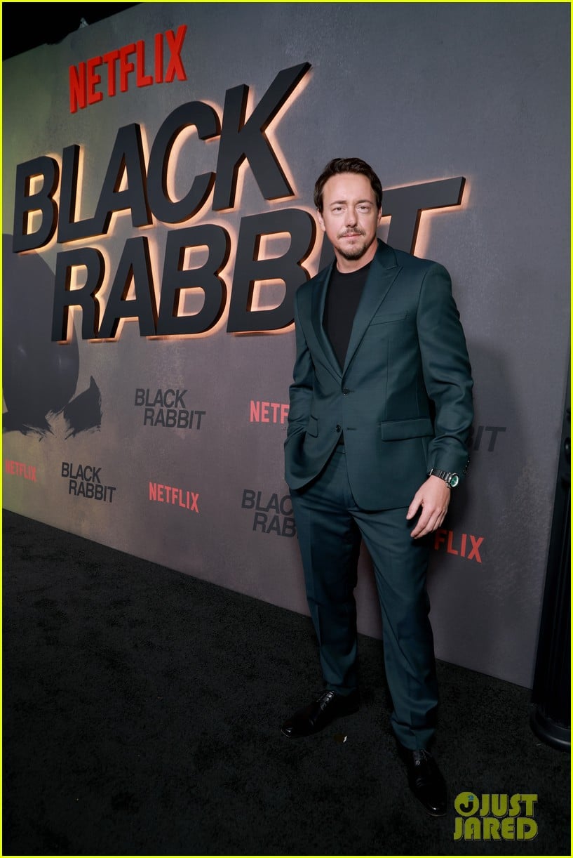 Jason Bateman Gets Support from 'Ozark' Co-Star Laura Linney at 'Black ...