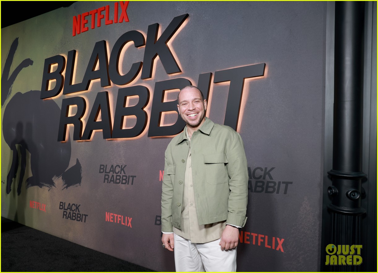 Jason Bateman Gets Support from 'Ozark' Co-Star Laura Linney at 'Black ...