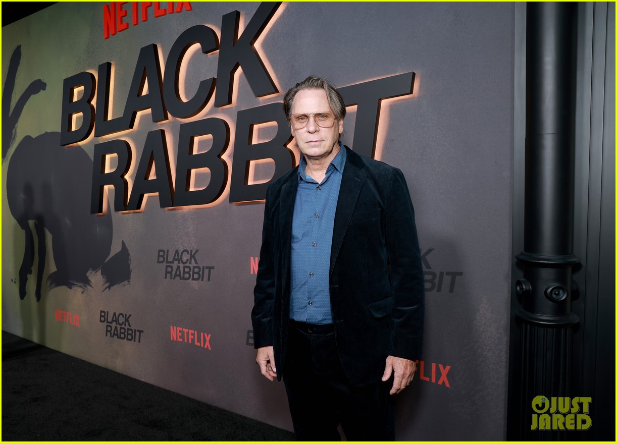 Jason Bateman Gets Support from 'Ozark' Co-Star Laura Linney at 'Black ...