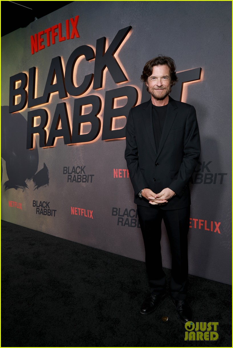 Jason Bateman Gets Support from 'Ozark' Co-Star Laura Linney at 'Black ...